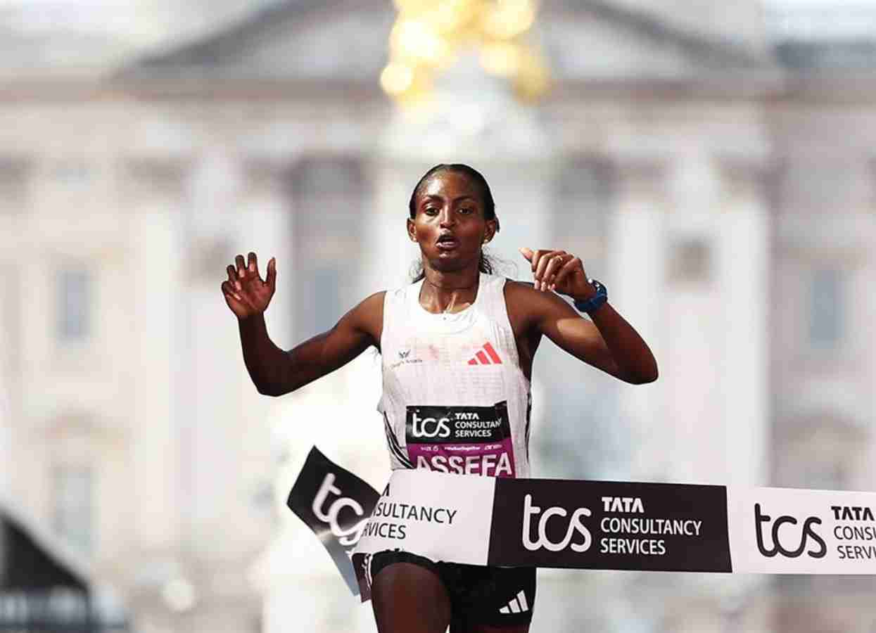 Des Moines, IA: World Indoor Silver Medalist Roger Steen Wins Innovative Shot Put Competition ...